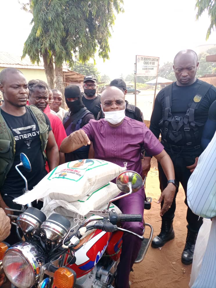 Yuletide: Be Like Late Capt Hosa, As Imansuagbon Share Free Rice In Edo ...